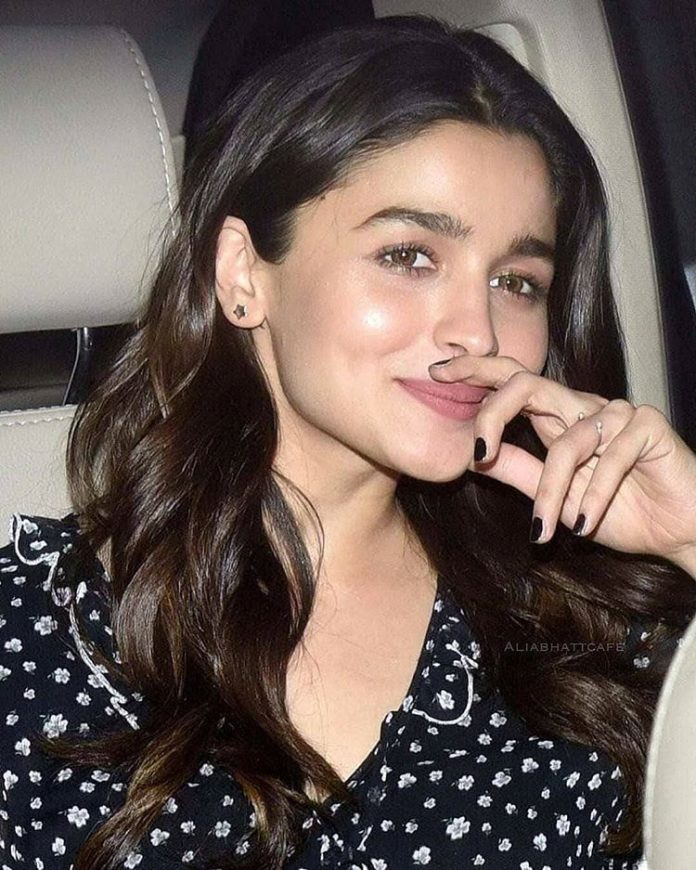 Katrina Kaif से लेकर Alia Bhatt के काले तिल उनकी खूबसूरती में लगाते हैं ...