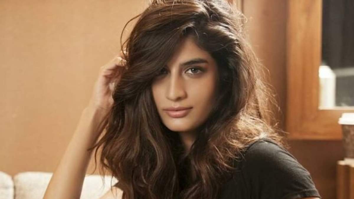 बॉलीवुड के इस खलनायक की बेटी की खूबसूरती के आगे सब फेल, तस्वीरें देख ...